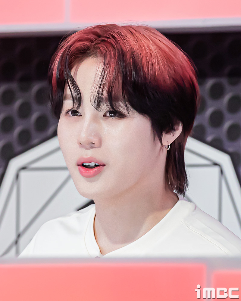 iMBC연예 on Twitter: "하성운, 빨간 구르미 (아육대 B하인드) #아육대 #하성운 #E스포츠 [직찍] https://t.co/DJXTVtTYj3" / Twitter