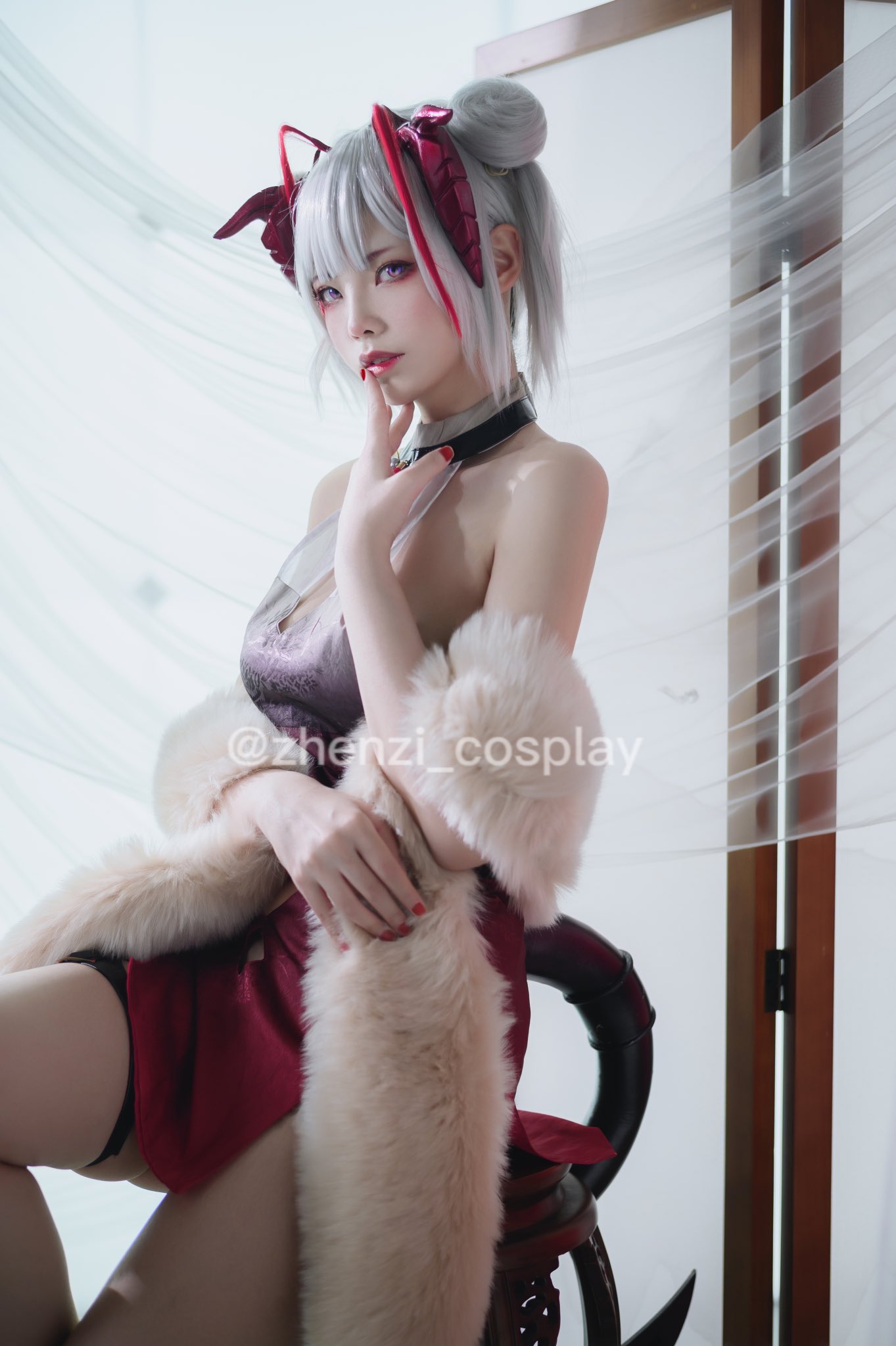 Hazelnut_榛子 on Twitter: "#Arknightscosplay #ArknightsFanArt #cosplay W 守夜冠军 旗袍 Art Design by@麻痹的 ...