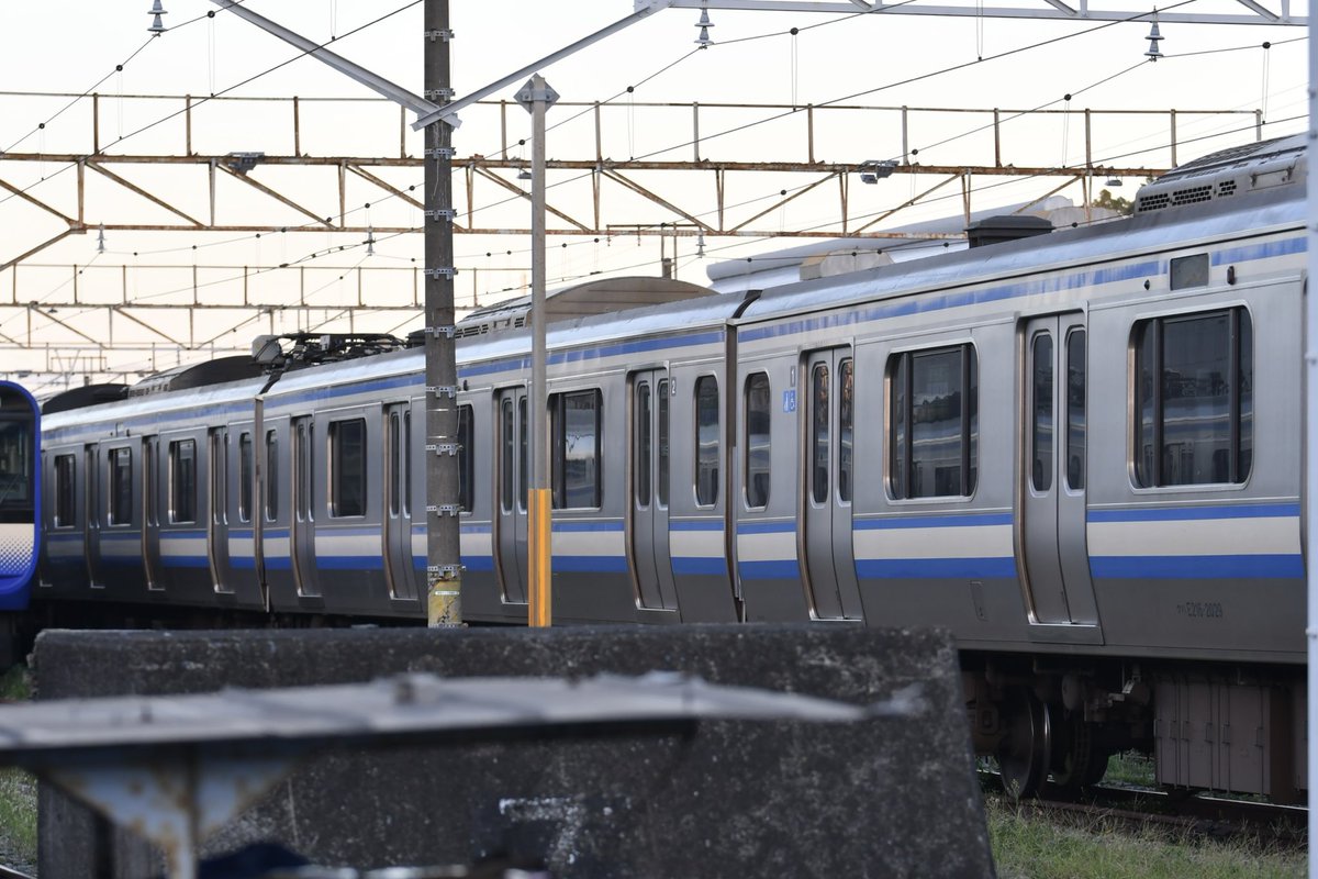 yokota4839 on Twitter: "RT @Kok6Fs7: E217系Y-6編成 運用離脱 車内広告、ドアステ撤去済 逗子方 前面幕も撤去済"
