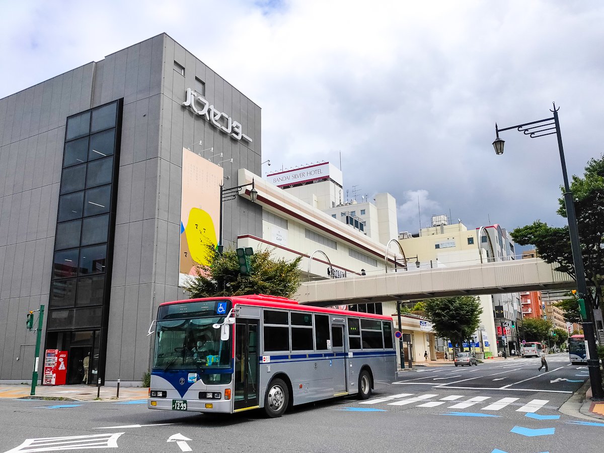 j-rakuda on Twitter: "新潟市中心部の万代シテイバスセンター。1973年にダイエー新潟店(現LoveLa万代)とともにオープン。高速バスや新潟市近郊へのバス路線の拠点でも ...