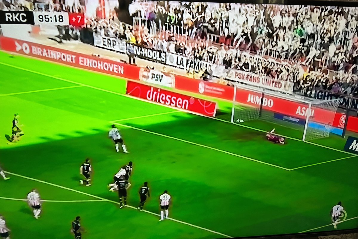 CLINTON 🇬🇭💫 on Twitter: "Keeper tried to play mind games with Gakpo but didn’t work 😂😂😂 1-0 PSV"