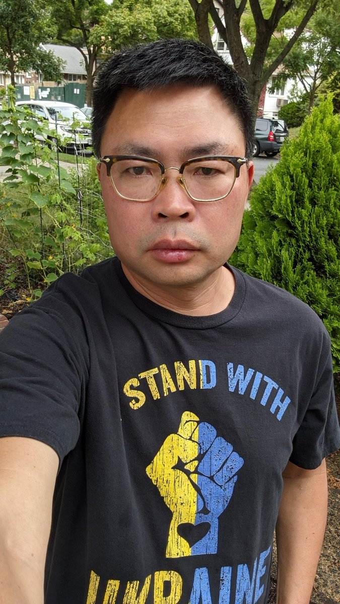 Wen 💙💛 On Twitter 几家人今天聚会,穿件力挺乌克兰的衣服应景。