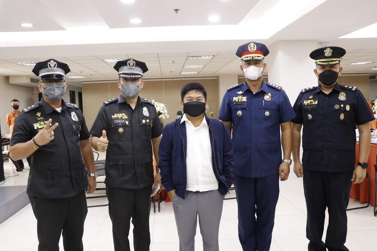 Inquirer on Twitter: "RT @dMorcosoINQ: LOOK: Caloocan City Mayor Dale Gonzalo “Along” Malapitan ...