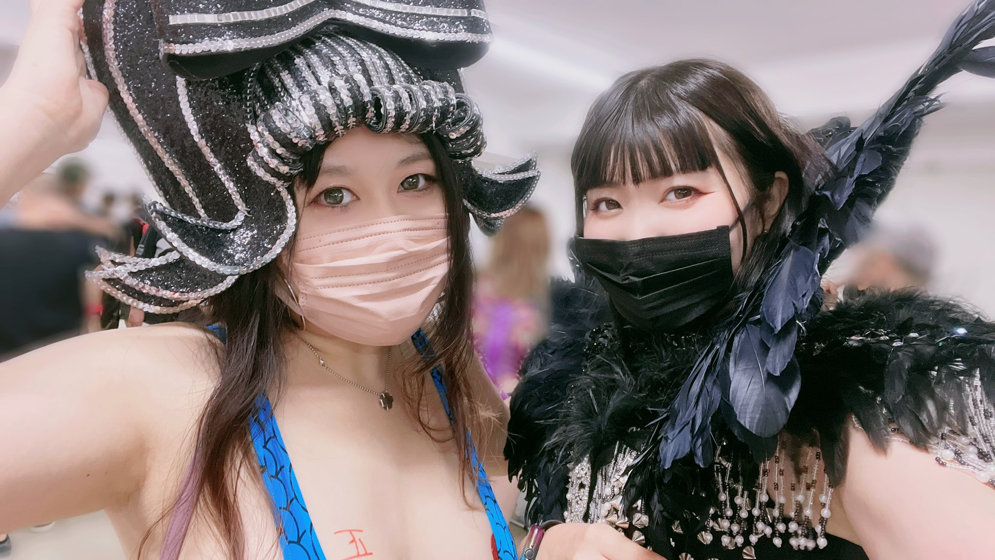 真宮みれい🐇🥀18(日)フェチフェス4F on Twitter: "#フェチフェス20 #フェチフェス かぶりもの被ってくれたしののめたん @shino_type 💙 セクシー過ぎた…💓 ...