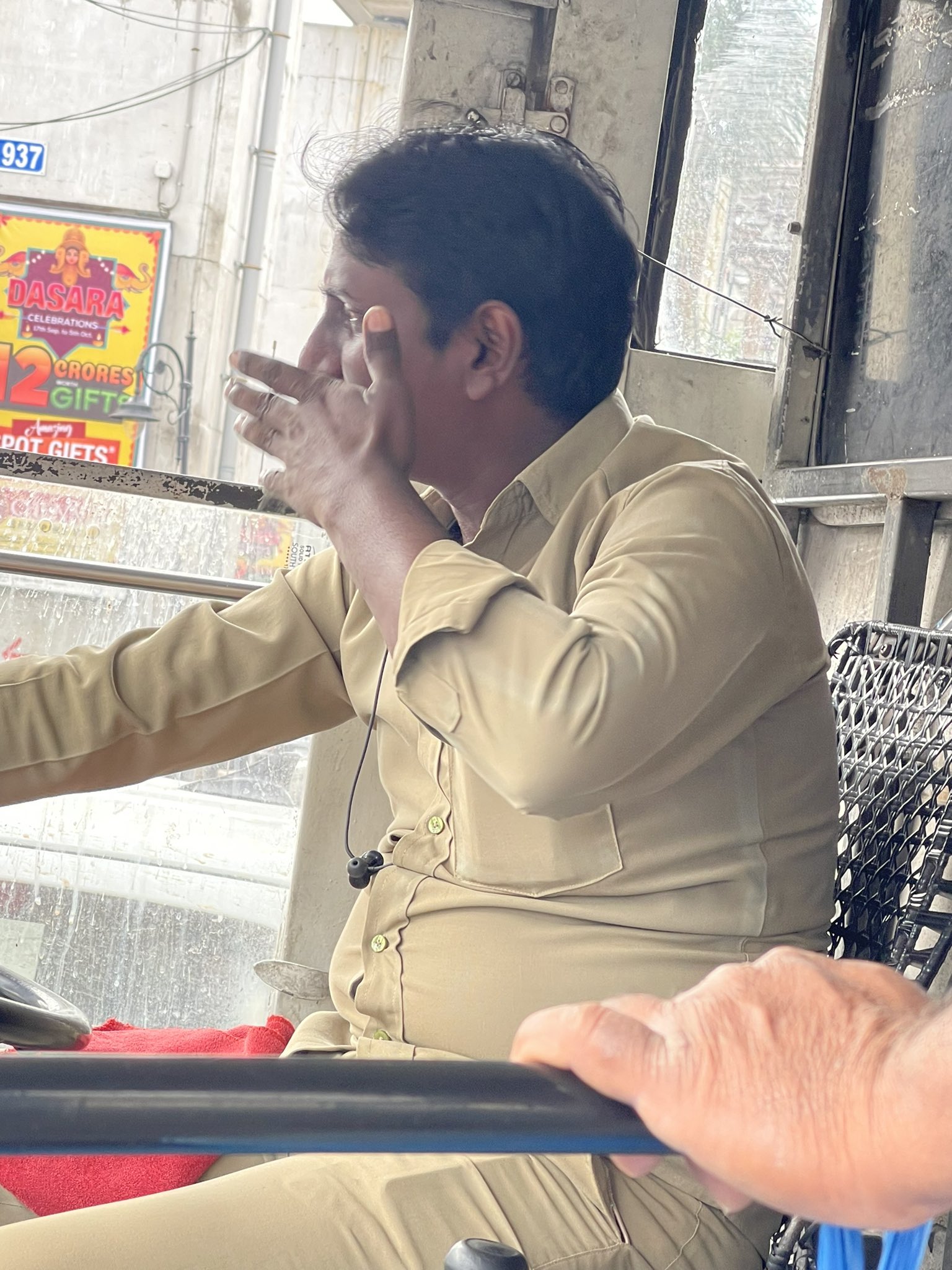 Vignesh Mohan On Twitter Hydtp Tsrtc Rash Driving I Am Taking A Left Turn Were The Bus Is 