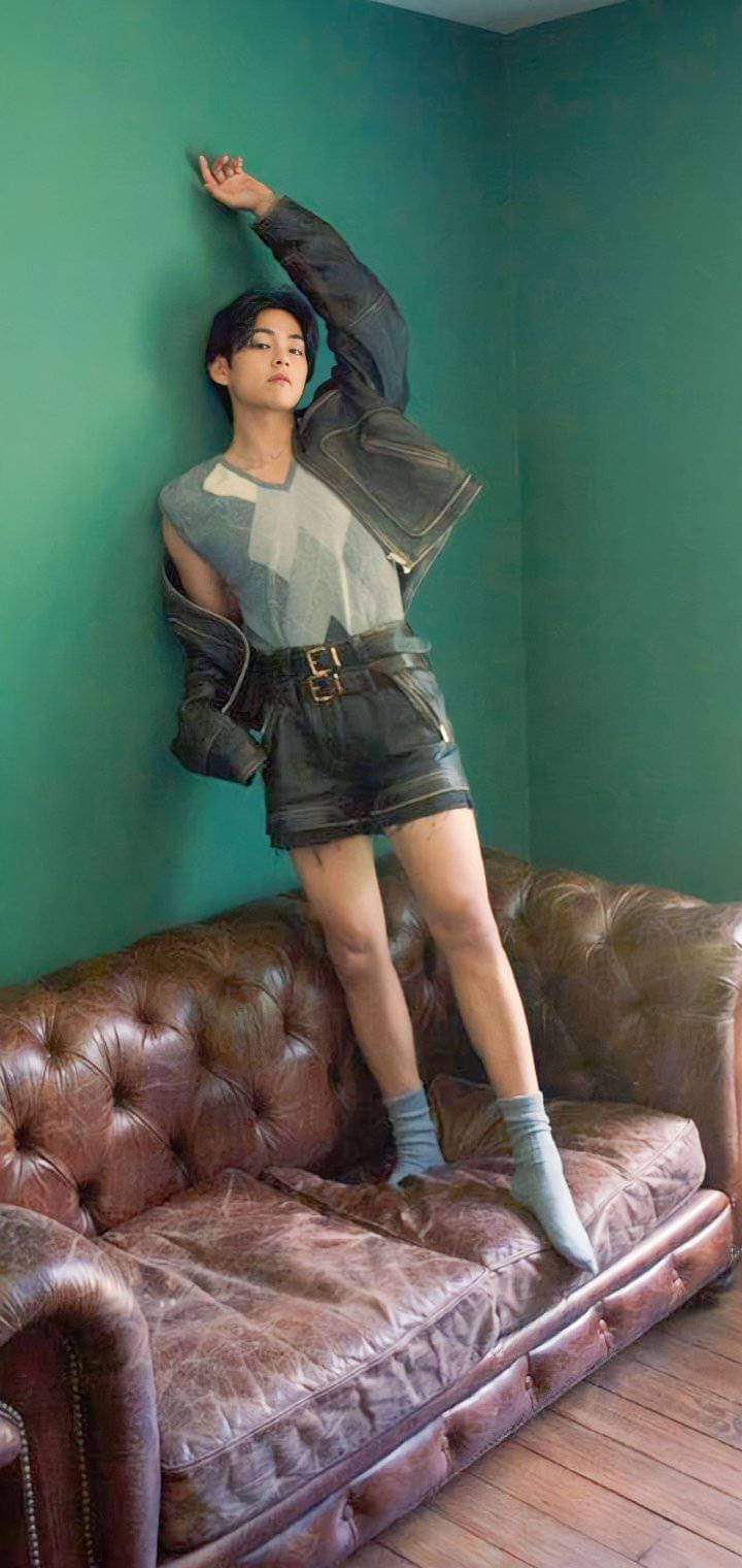 alululu bangtan 🤎 on Twitter: "Look at his leg there has no stain🤣🤣where is Taennie shippers ...