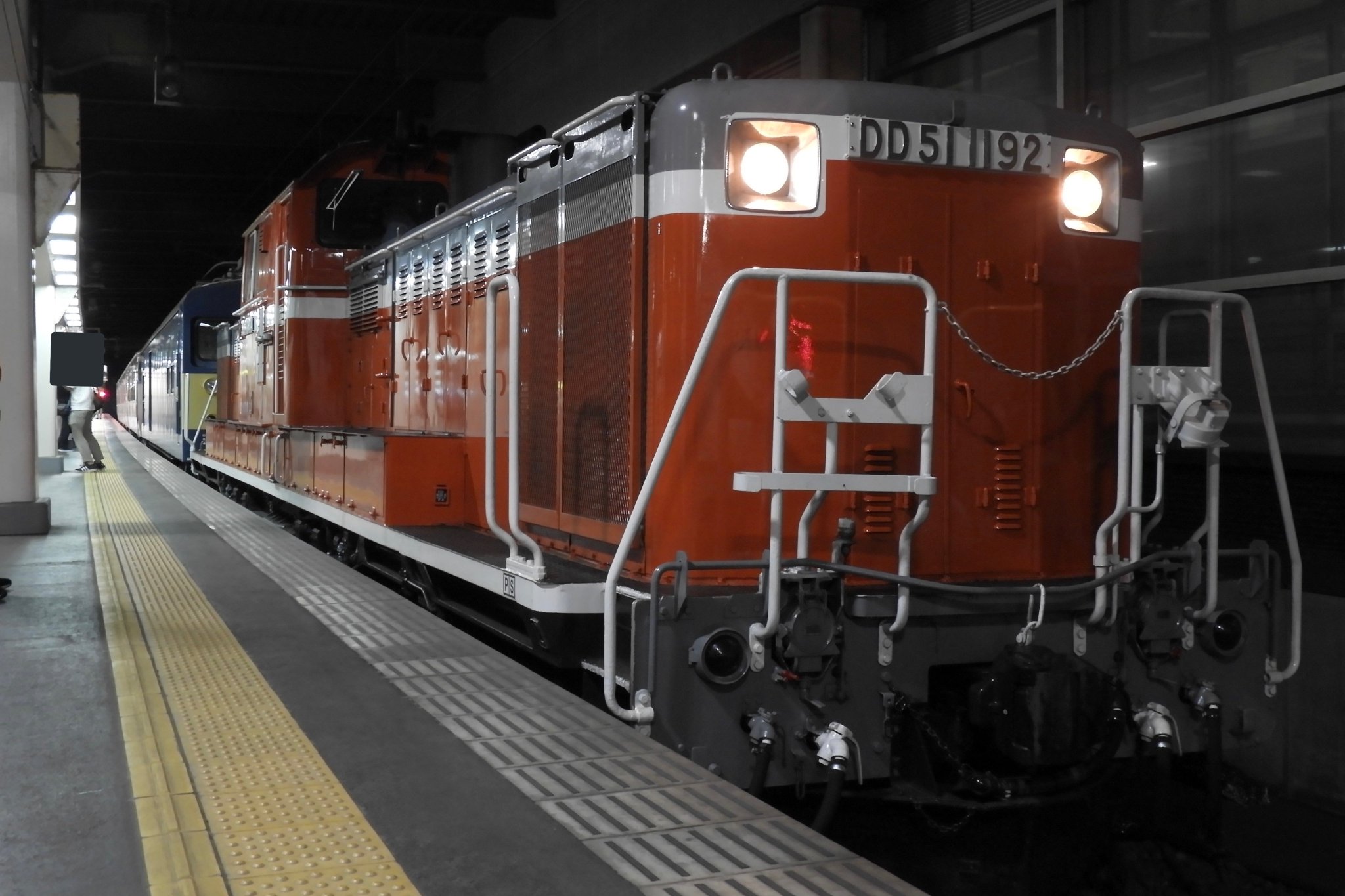 ごーにーいち on Twitter: "2022/9/12 配9564レ DD51–1192+クモヤ145–1051+413系B11 種車は473系、クハは455系という特徴を持つB11編成が ...