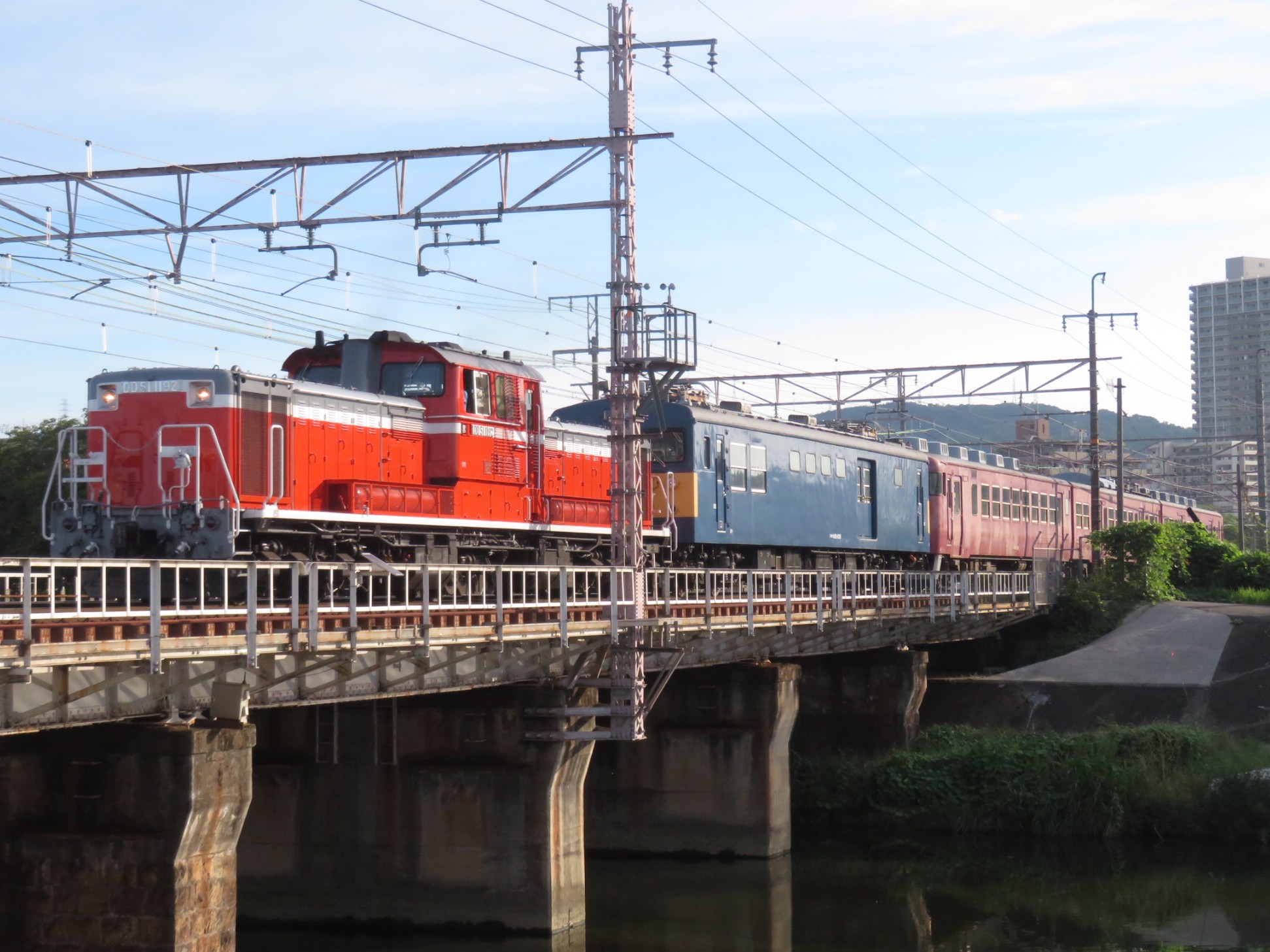 えぬやま on Twitter: "9/12 JR西日本DD51形DD51 1192+クモヤ145系ST51編成+413系B11編成 配9564レ 吹貨東行 今朝は··· 金総→吹田に廃車回送 ...