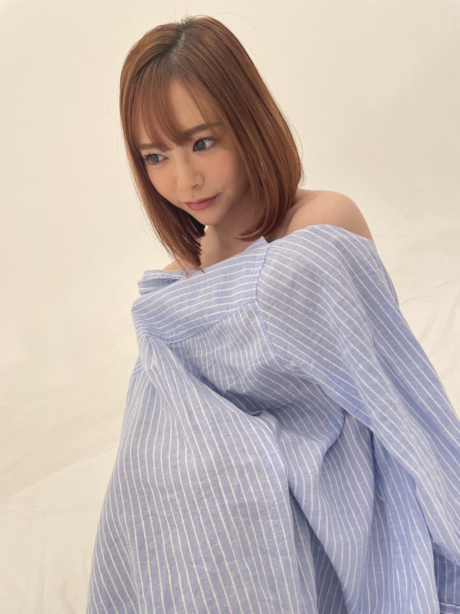 Mine'S【公式】AVプロダクション マインズ on Twitter: "オグちゃん @ogu_yuna 只今撮影中〜📷 あ〜〜腹減った〜〜😋🍱 って言ってます😁笑笑 https://t ...