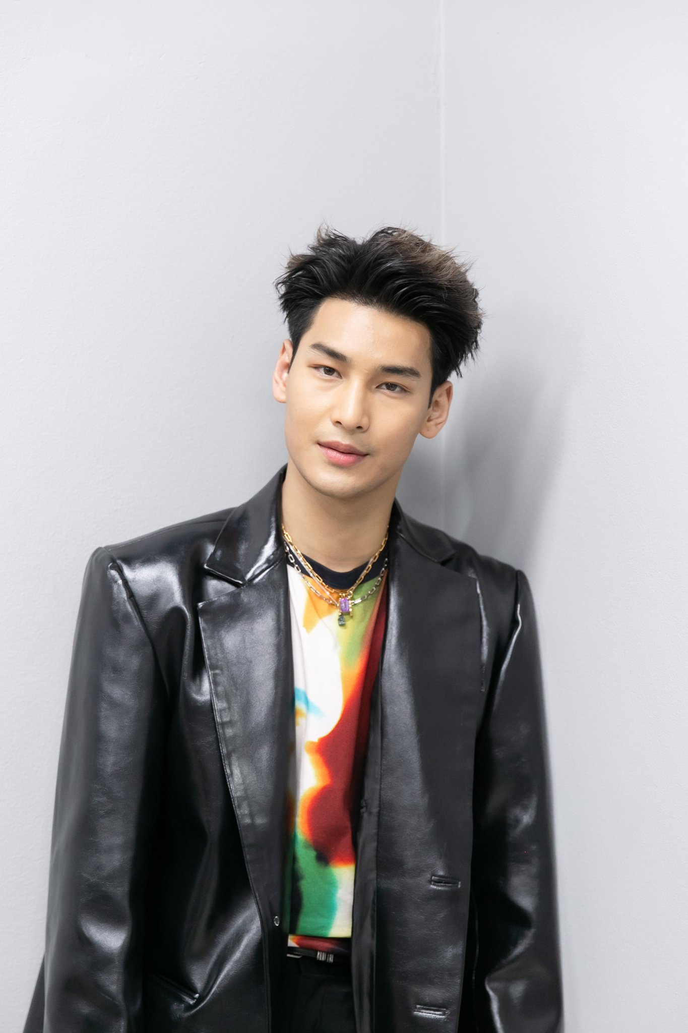 Fargerthailand.official on Twitter: "Hello Monday 💛 #KinnPorscheSendOff https://t.co/QQxHUZHwpt ...