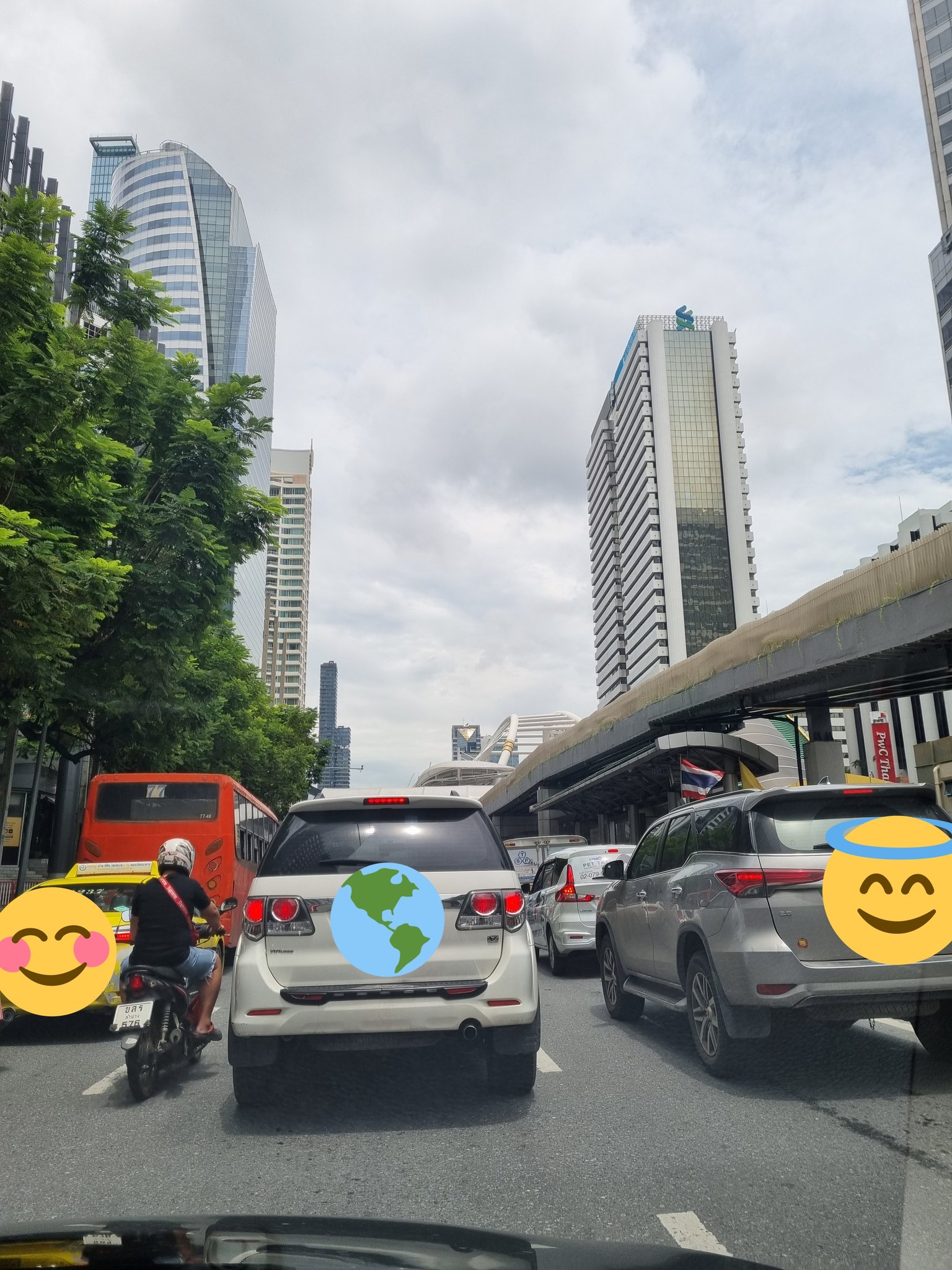 JS100 on Twitter: "RT@bangkoklad สาทรแยกช่องนนทบุรี พักเที่ยง รถเริ่มเยอะครับ https://t.co ...
