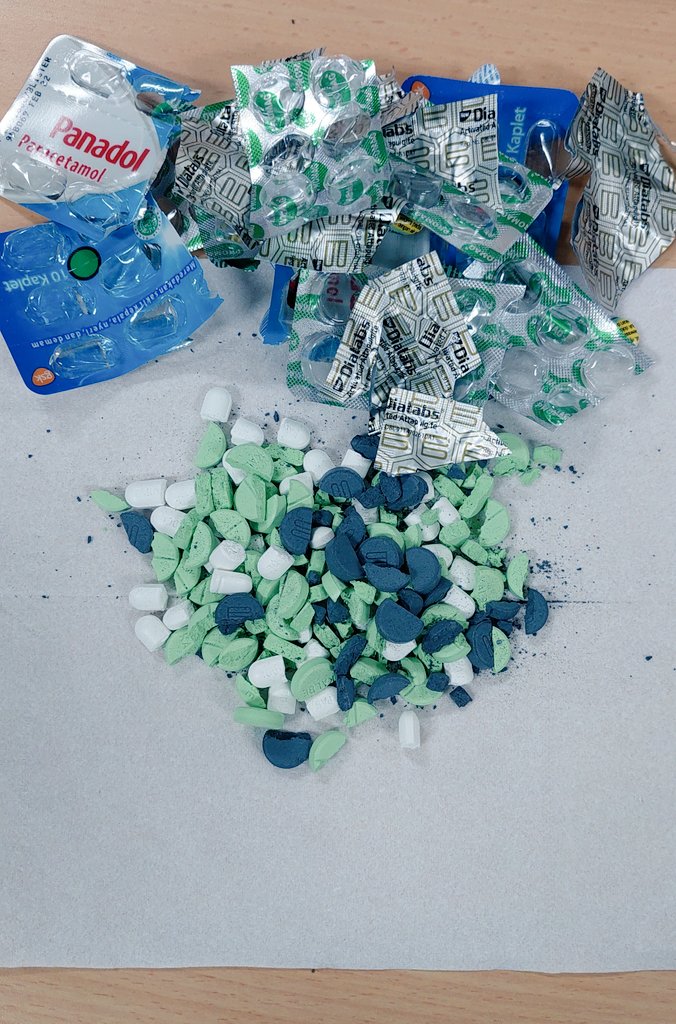 Sifa on Twitter: "Hasil 2 tahun gak ngecek kotak obat di ruang kerja. Udah lewat expired date ...