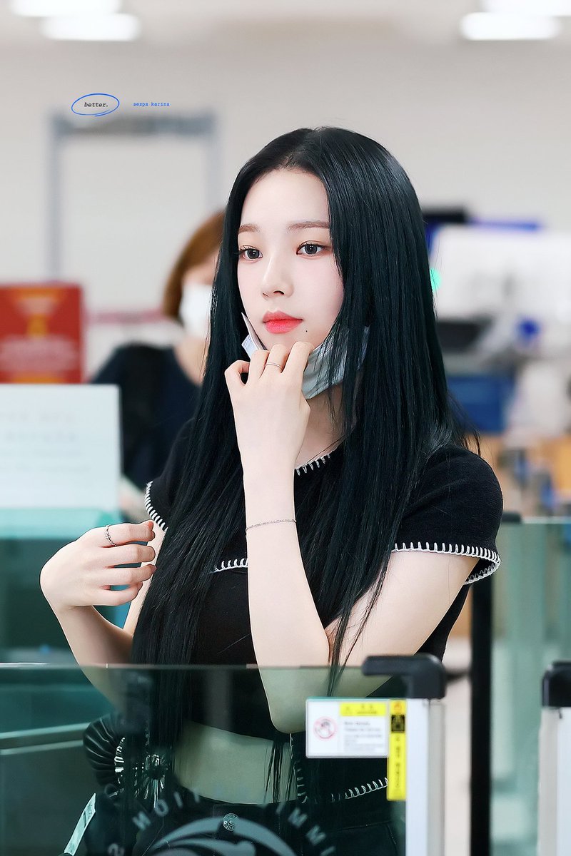 so effortlessly pretty karina pics @karinaarchive