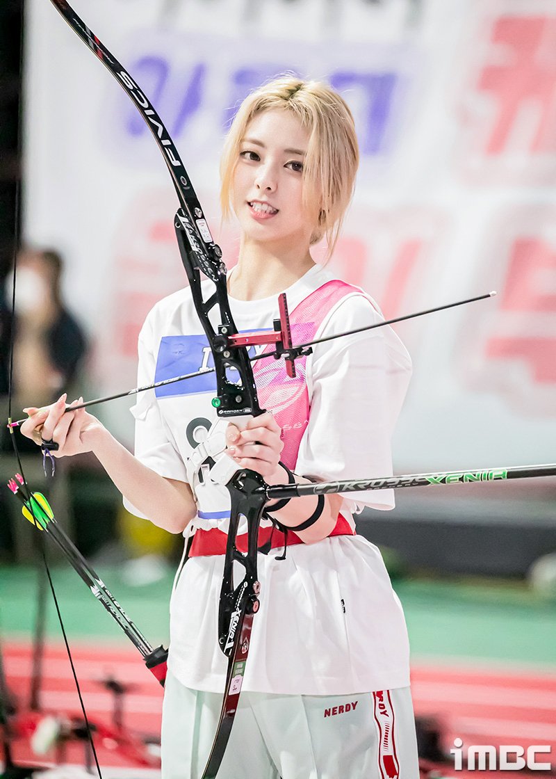 Vira 🌸 on Twitter: "RT @imbc_news: 유나, 여신 (아육대 B하인드) #아육대 #양궁 #있지 #ITZY #유나 [직찍] http://enews ...