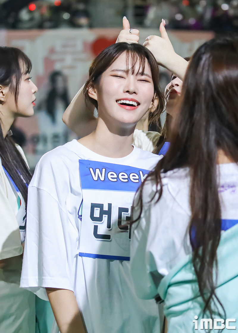 iMBC연예 on Twitter: "위클리 먼데이, 이게 뭔 일이데이 (아육대 B하인드) #아육대 #위클리 #먼데이 #Weeekly [직찍 7장] https://t.co ...