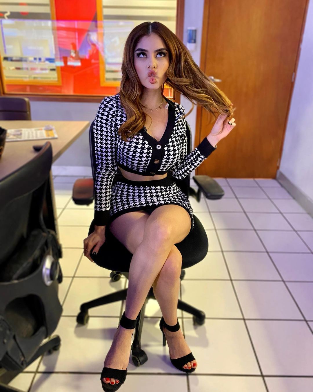 Santiago1916 on Twitter: "Uff tremenda belleza @SoyScarlettMx https://t.co/KTUCJSOsdt" / Twitter