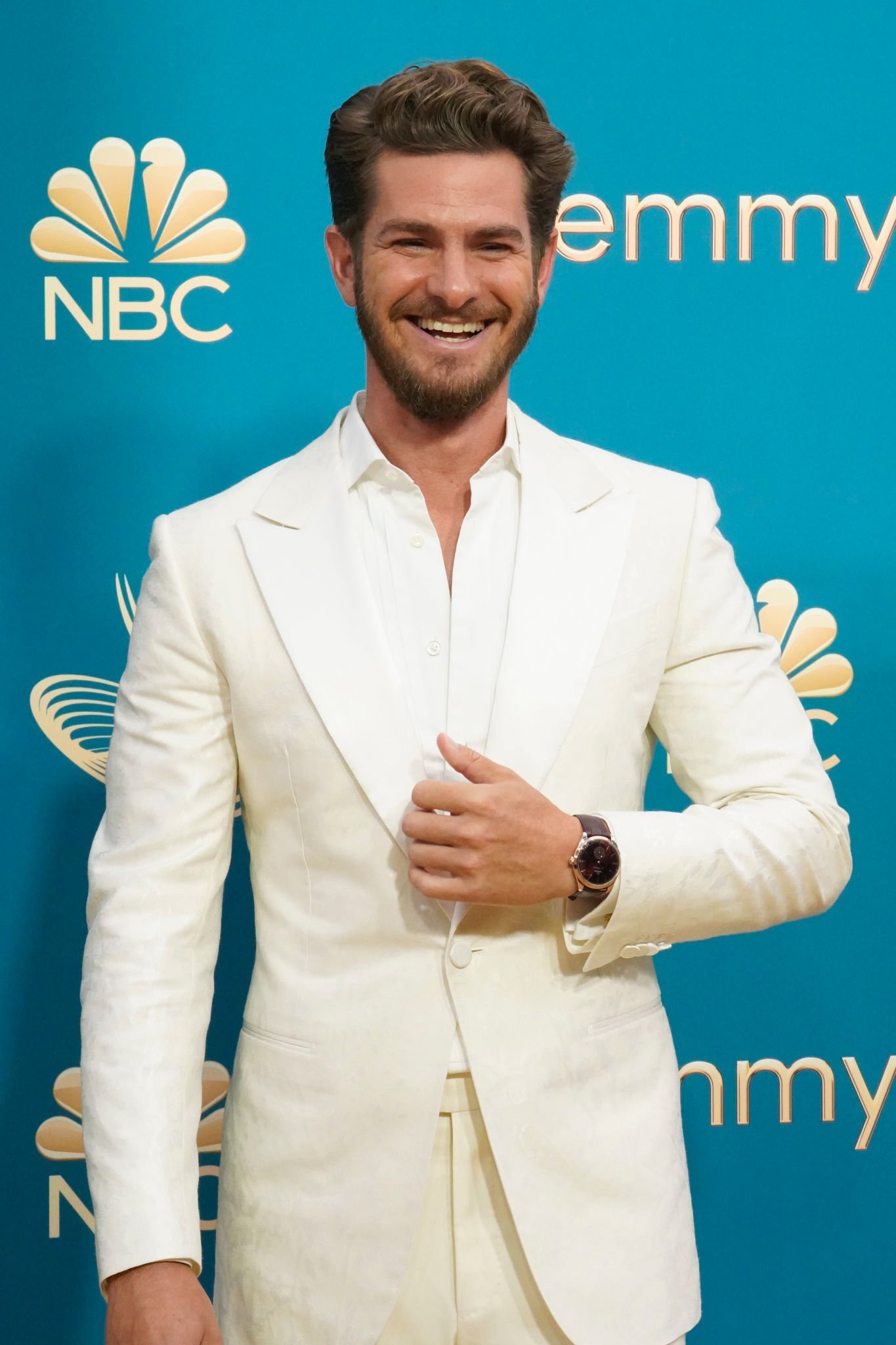 andrew garfield on Twitter: "Andrew Garfield looking gorgeous at the #Emmys2022 https://t.co ...