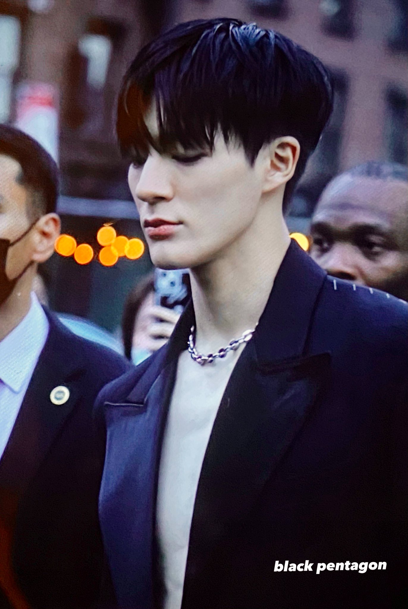 BLACK PENTAGON on Twitter: "220912 vogue event #제노 #PETERDOxJENO 프리뷰는 아무리해도,, 제대로 안찍히지만 꼬옥 잡고있는 ...