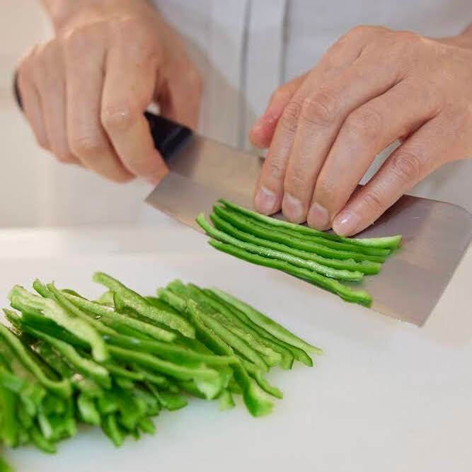 dancyu_mag on Twitter: "10月号は絶賛発売中です！「青椒肉絲」。ウー・ウェンさんの説く最大のポイントは、「名前の意味を考えてください！」。”青椒”はピーマン。つまり ...