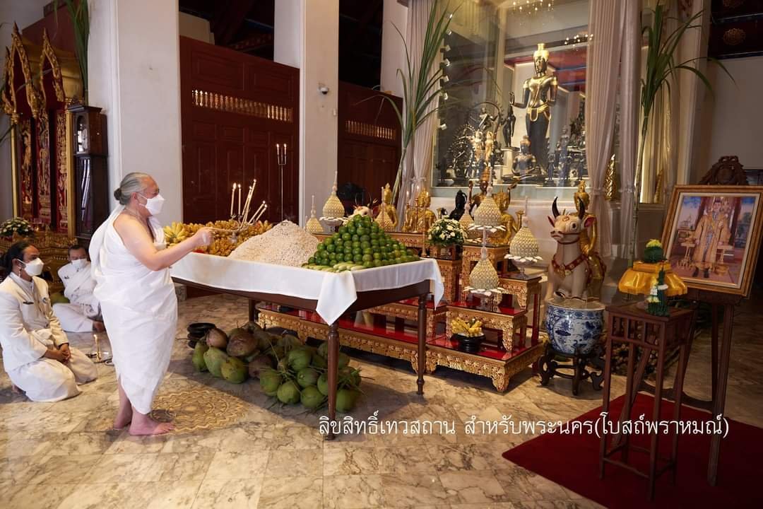 Pictures of Thai Brahmins who serve as Rajpurohits to the ruling Chakri Dynasty of Thailand, and ...