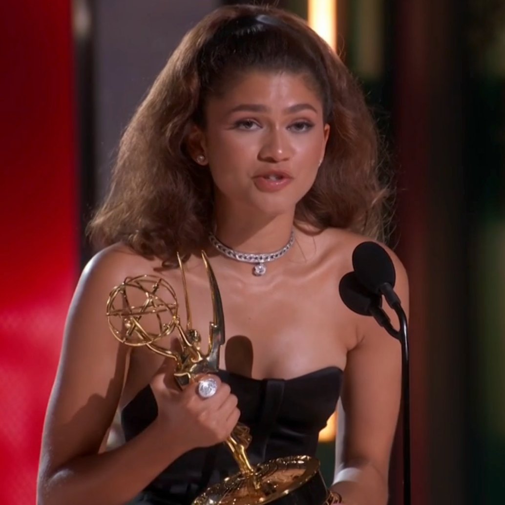 Nora Dominick on Twitter: "i am literally sandra oh cheering for zendaya as she wins her SECOND ...