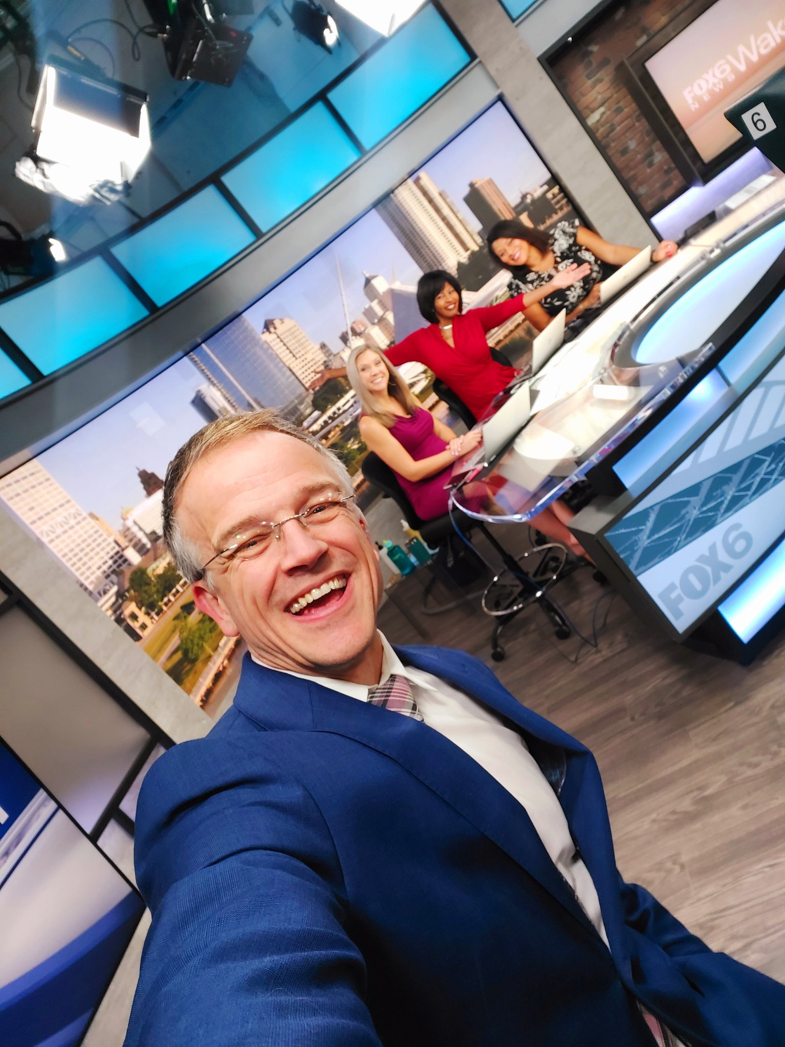 Rob Haswell on Twitter: "Doing our best to brighten this gray morning! @suzspencertv ...