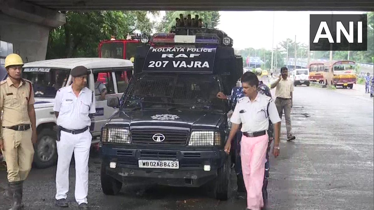 Free Press Journal on Twitter: "#WestBengal | #Police put up heavy #barricading at #Hastings ...