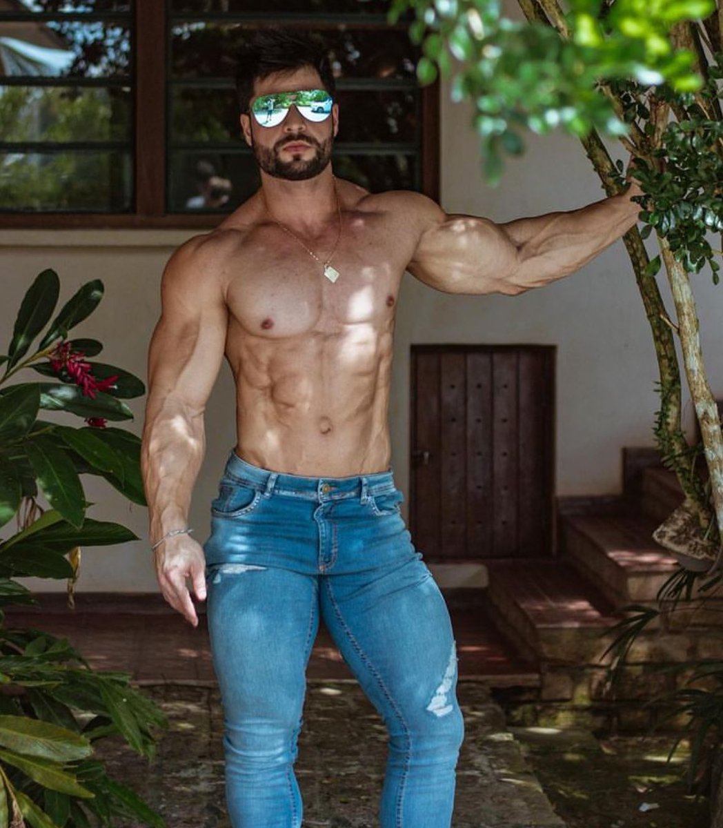 Mikey Mike on Twitter: "RT @MuscleSF: Hunky gorgeous muscle Romulo Júnior."