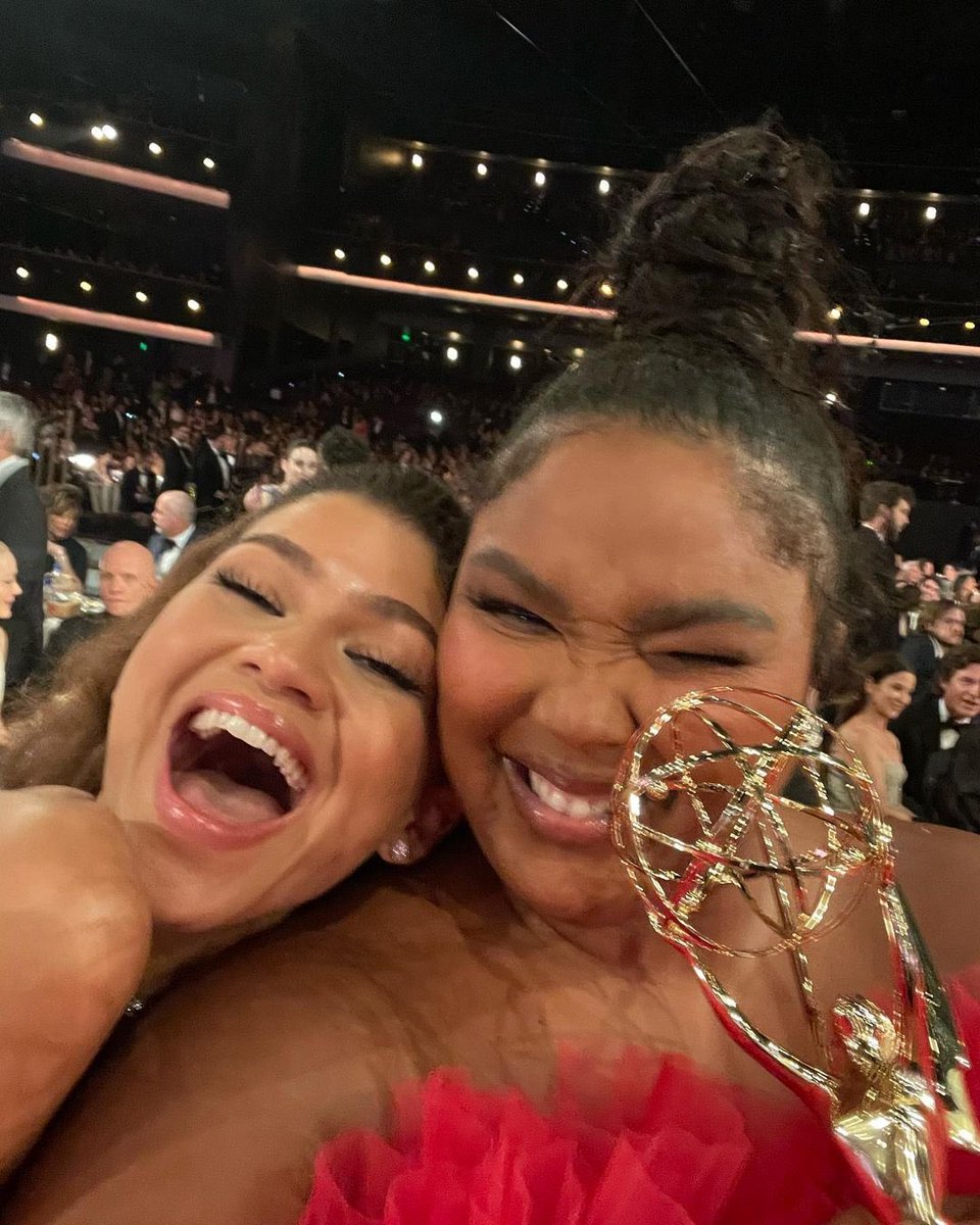 Zendaya Updates on Twitter: Zendaya Updates on Twitter: