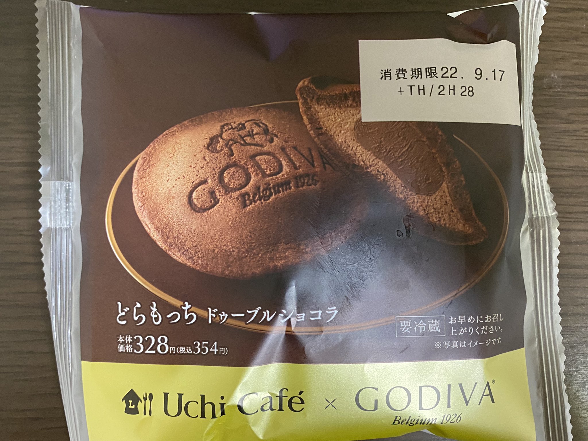 りとるめにー on Twitter: "ローソンから今日発売された GODIVAコラボのどらもっちを食べました。安定の美味しさでしたが、いつものコラボの味ではあった。 #ローソン ...