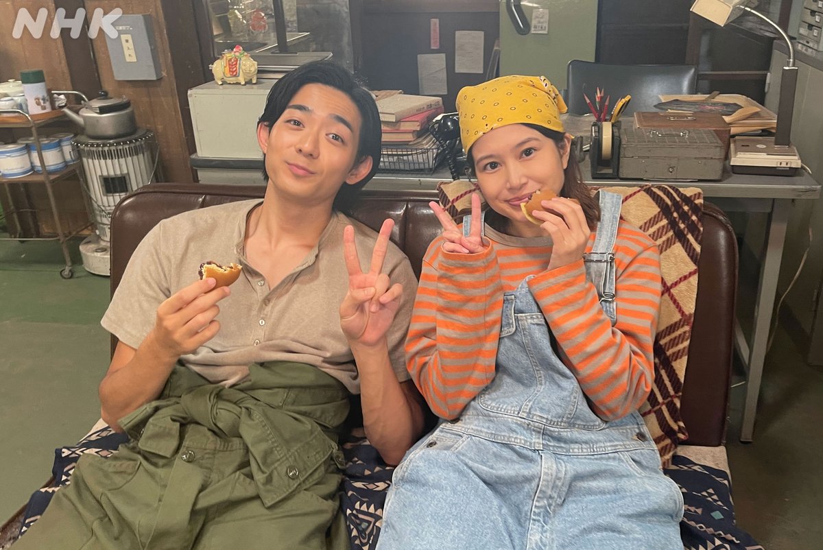 竜星涼スタッフ(公式) On Twitter Rt Asadoranhk ˗ˏˋ ちむどんフォト 📷 ˎˊ˗ どら焼きを片手に持った、賢秀と清恵の2ショット♪ オフショット撮影中も