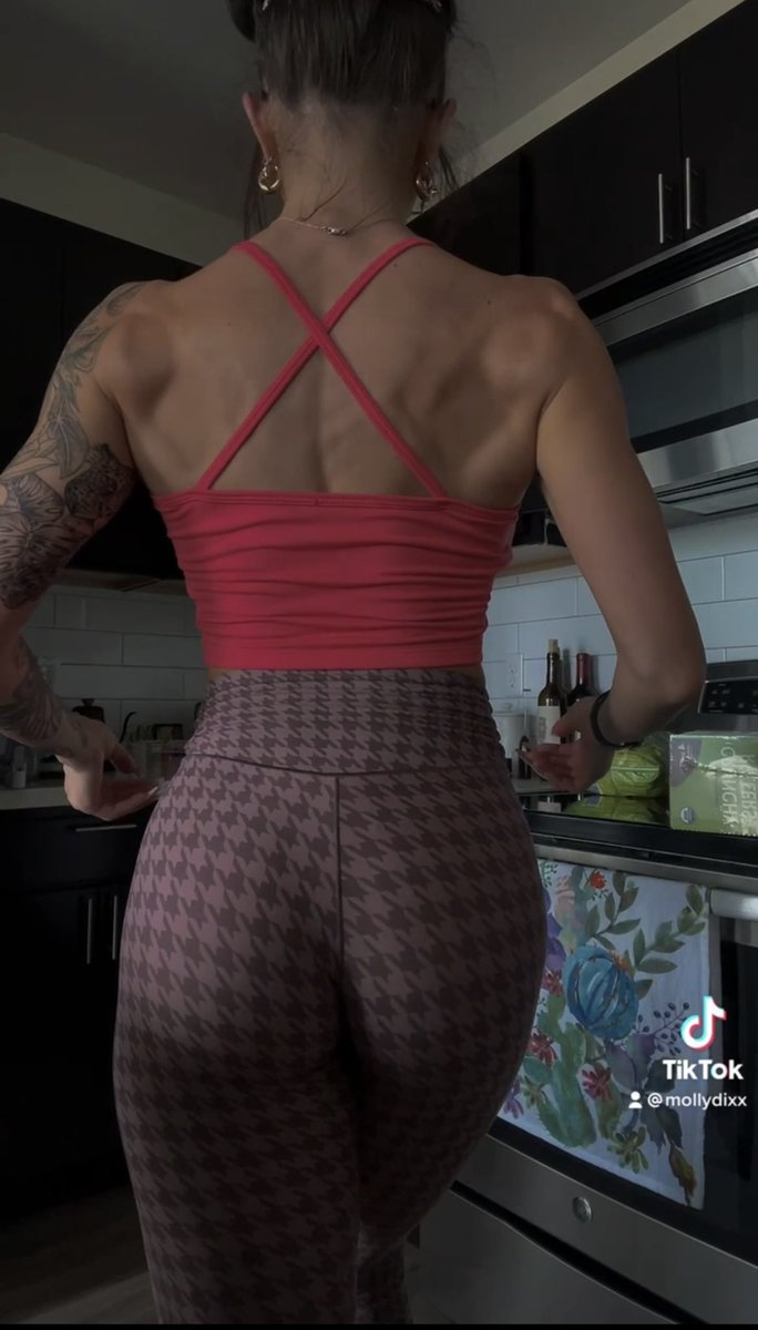 Molly (lovesbig) Dixx 🪩 on Twitter: "Video screenshots of my backside 😮‍💨"