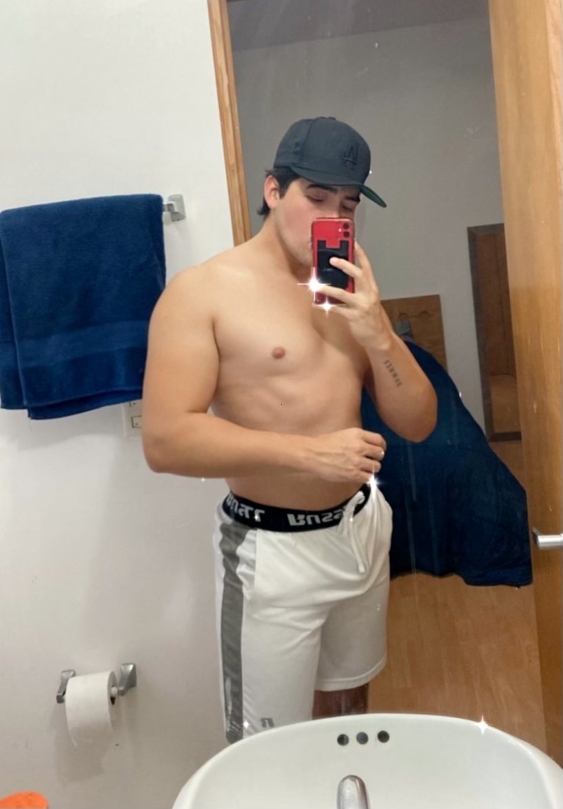 𝐑𝐨𝐦𝐦𝐞𝐥 𝐕𝐢𝐥𝐥𝐚 ♛ on Twitter: "Último día con 27 añitos. https://t.co/abbFAzvBFZ" / Twitter