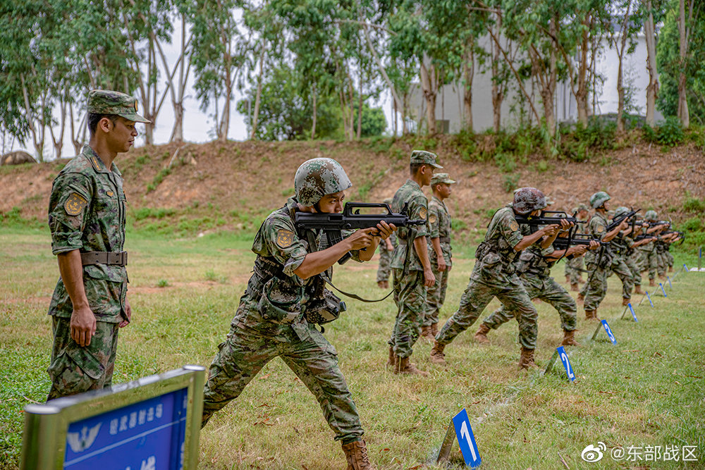 The 73rd Group Army's new cadre training team organized a short rifle ...
