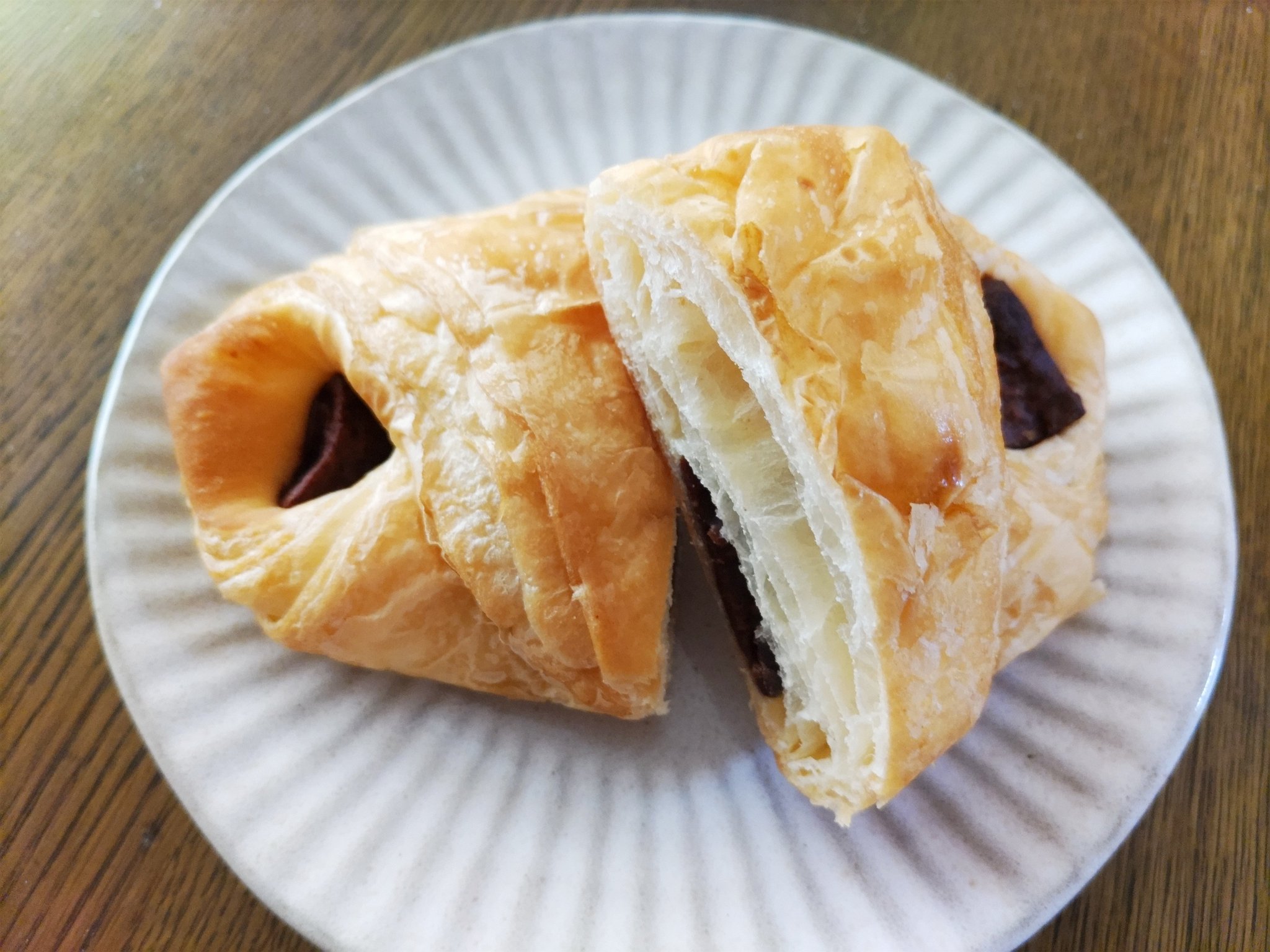 Toraco's日記 on Twitter: "何気なく入ったファミマで、「当店一番人気 ️」とか「売れ筋No.1」の押しに負けてしまった😅 「チョコ好きのためのチョコクロワッサン」こういうの ...