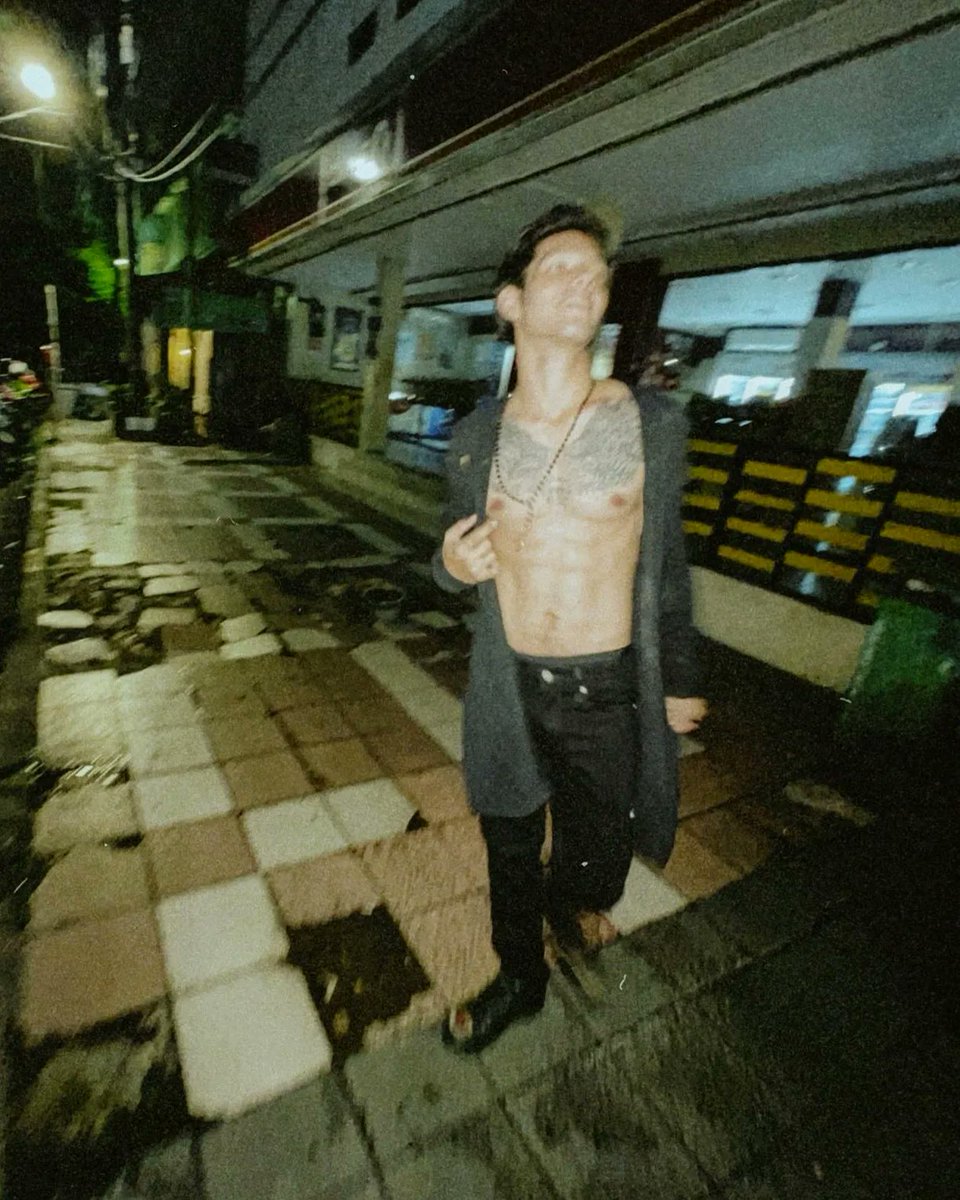 MRVVIP on Twitter: "Naufal Samudra shirtless on street snaps. #selebwatch"