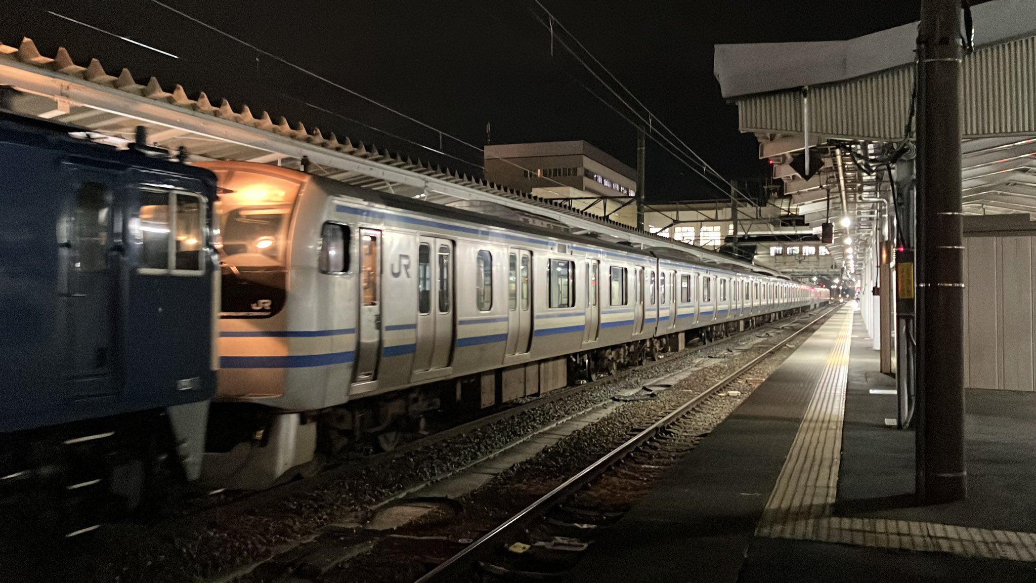 いっちー on Twitter: "E217系の廃車回送を見てきたのですが、なんかヘッドライト点いてる？！E217生きてるじゃん！ って一瞬思ったのですが、そんなことはなかったです。 にしても ...