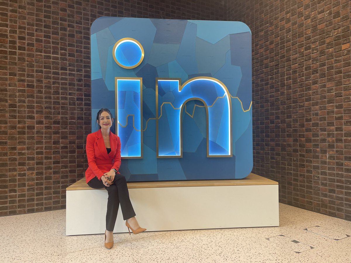 Martina Fuchs on Twitter: "So excited to be IN, @LinkedIn! I’m thrilled to announce that I was ...