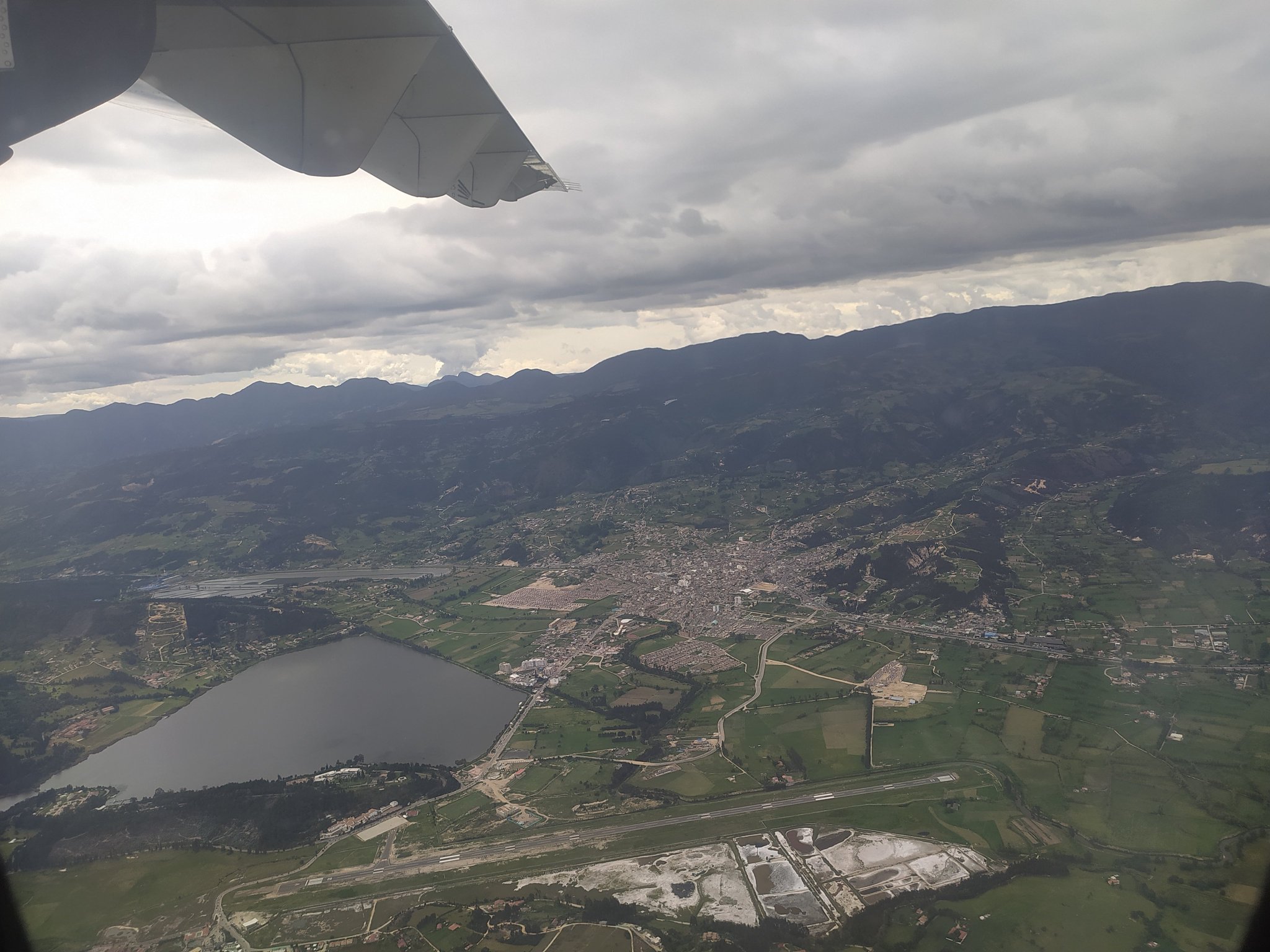 Lordgerson on Twitter: "@LEstradaV @EasyflyVuelos @AeropuertoPaipa @AeropuertoEOH Leo le ...