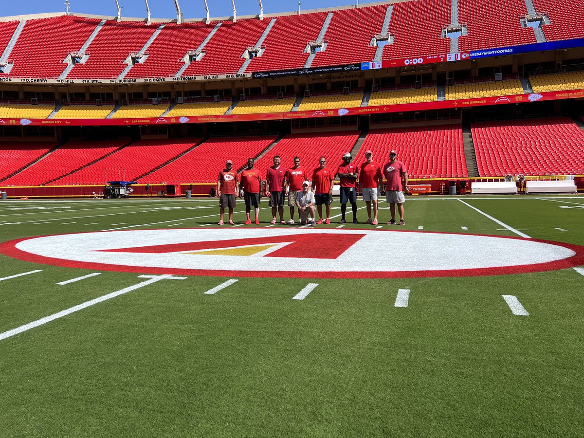 Morning Huddle: Chiefs claim Terrell Suggs | Arrowhead Guys