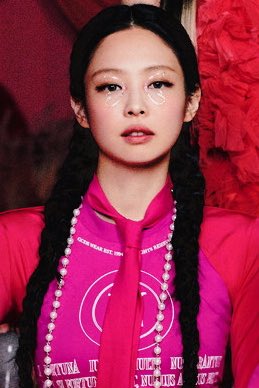 Jennie’s eye makeup. 🦋 jennie pics @jenniepics