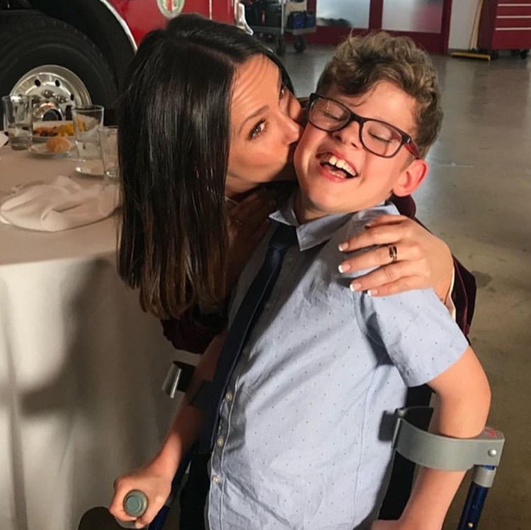 emma on Twitter: "gavin’s bts pics are always so 😭🫶🏻 https://t.co/9zidqyouya" / Twitter