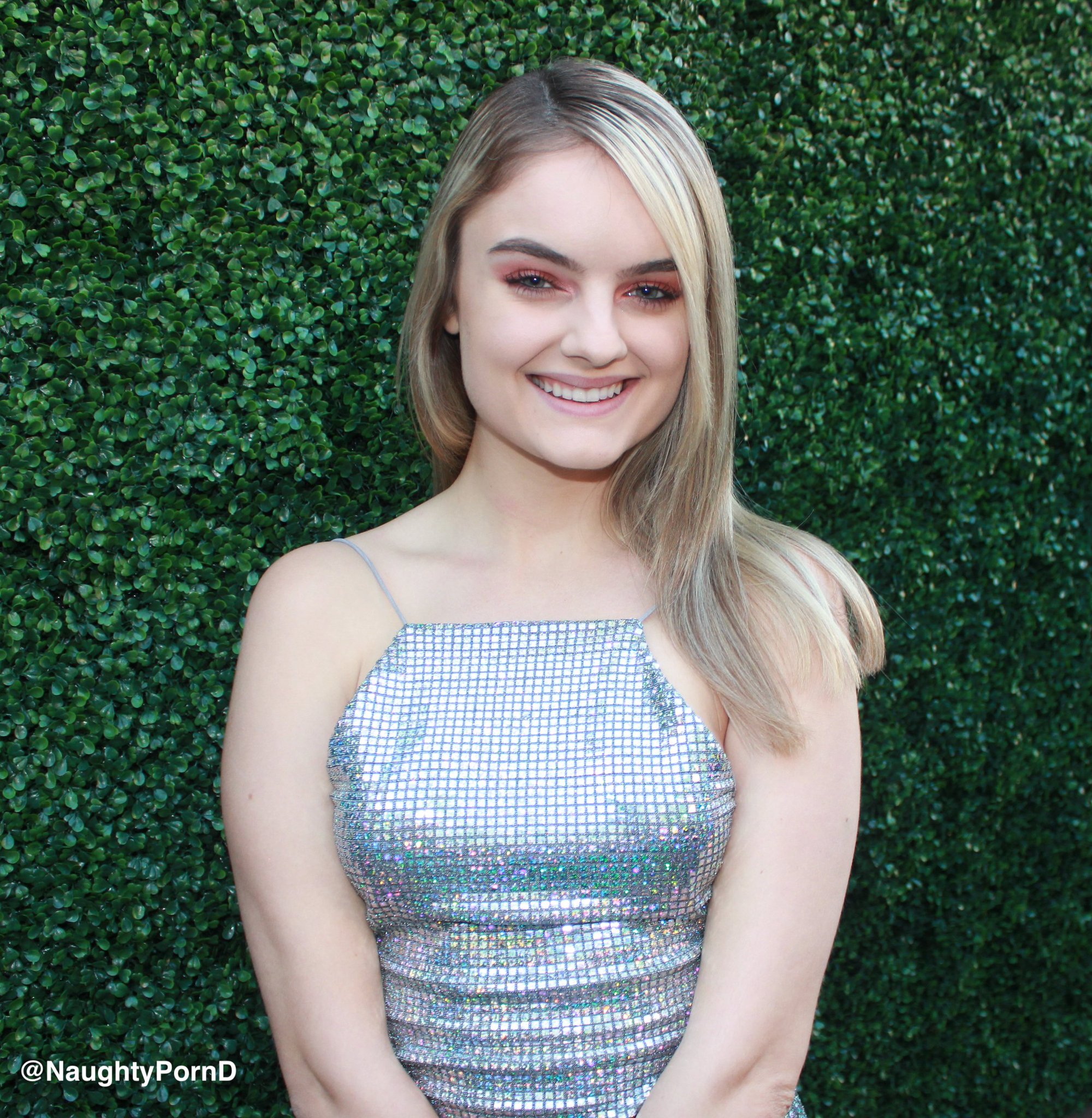 Tw Pornstars 1 Pic Naughtyporndream Twitter Innocent On One Side