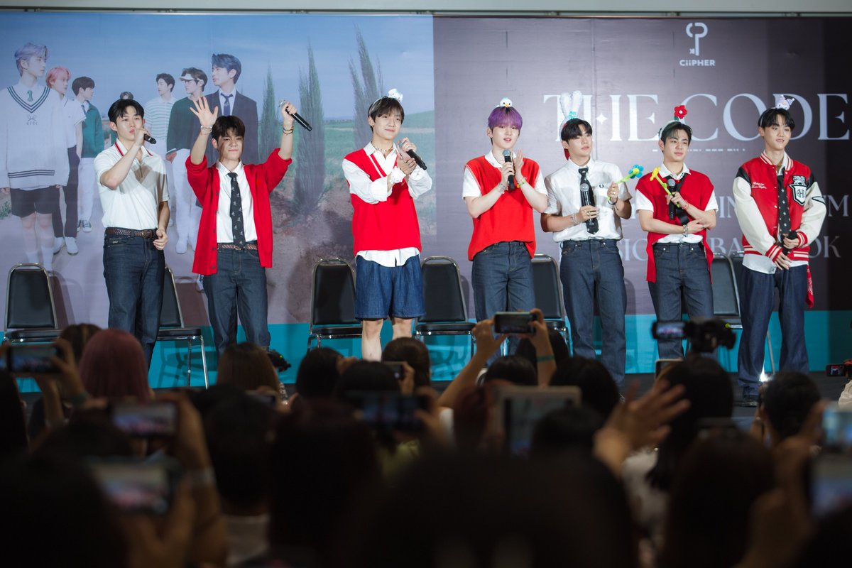 Y GLOBAL MUSIC on Twitter: "ภาพบรรยากาศงาน #Ciipher 3rd MINI ALBUM #THECODE Fansign In Bangkok ...