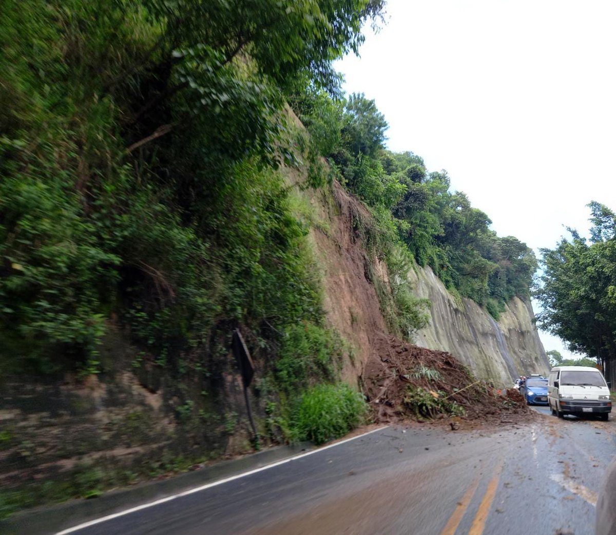 AHORA Reportan derrumbe derrumbe en la carretera que conduce a Boca del ...