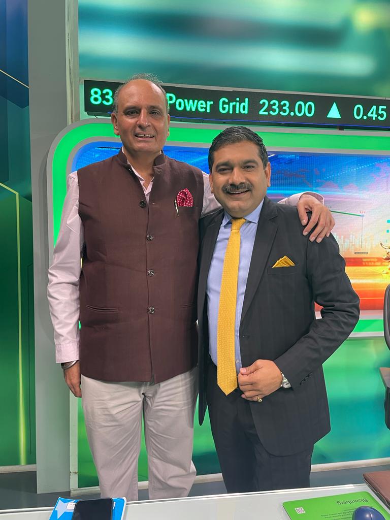 sanjiv on Twitter: "With my favorite Anil Singhvi in the zee studio 👍 https://t.co/trHiCukV1w ...