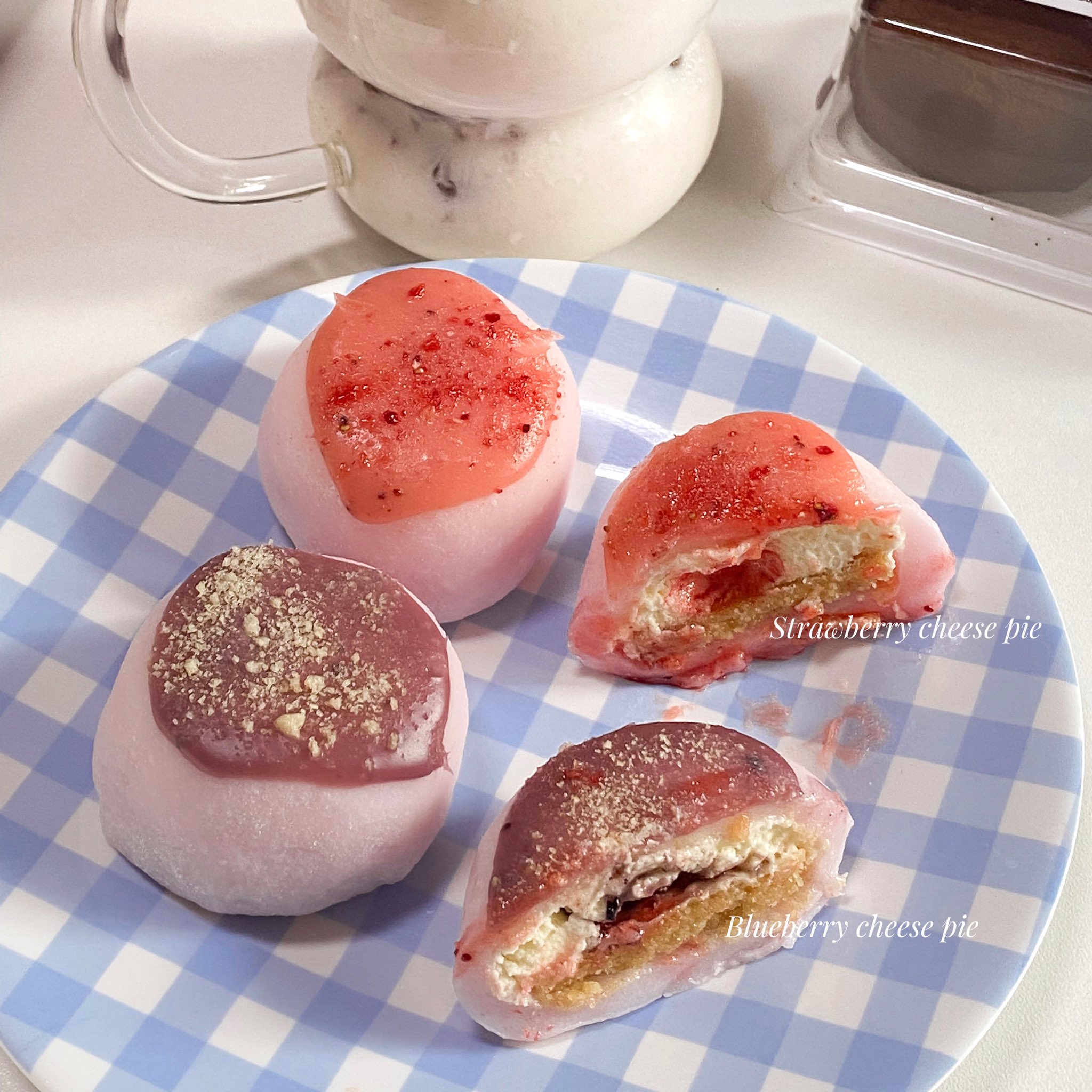 ham ᐧ༚̮ᐧ on Twitter: "ไดฟูกุ juneny candy คือของจริง🍓🧈 อร่อยมากกกกกกก กลับมาชอบไดฟูกุเลย ตัวได ...