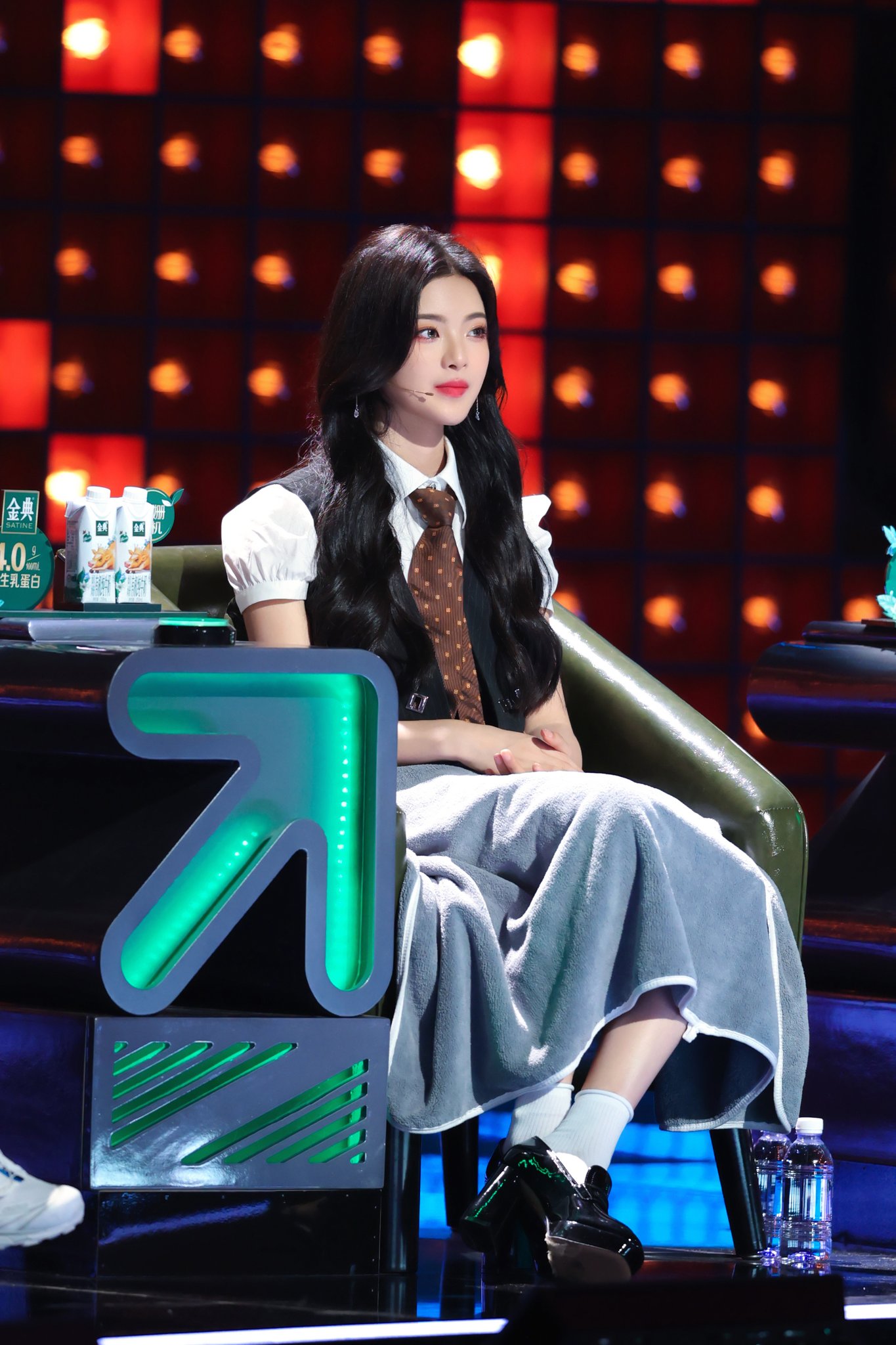 ntrwang on Twitter: "#杨超越 #白袜 ⭐️ https://t.co/YRqDsE312b" / Twitter