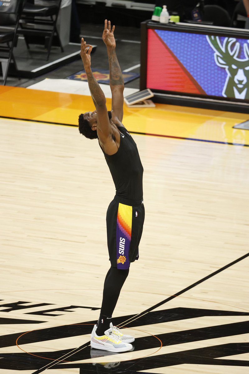 NBA on Twitter: "Deandre Ayton is money from half-court underhanded!"