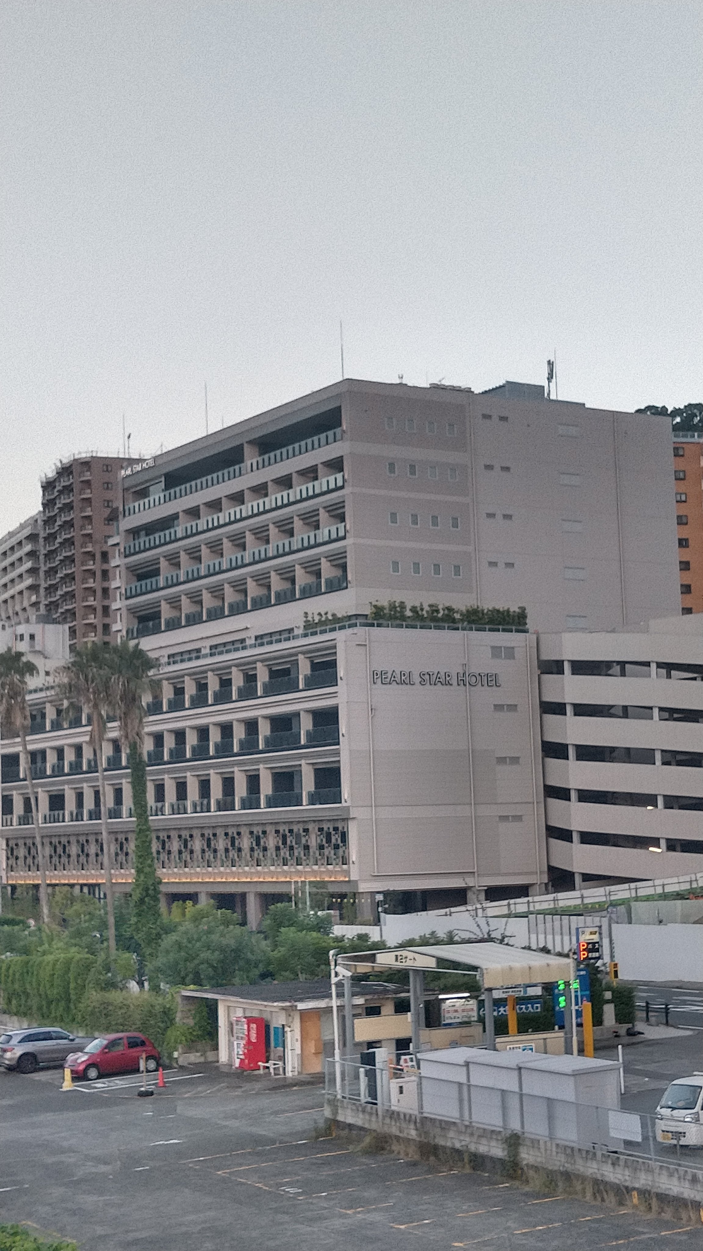 あつうみ on Twitter: "写真は熱海市東海岸町で本日いよいよオープンする中国系資本の熱海パールスターホテルさん、コロナ禍も加わり当初計画より開業が大幅に遅れましたが高級路線の ...